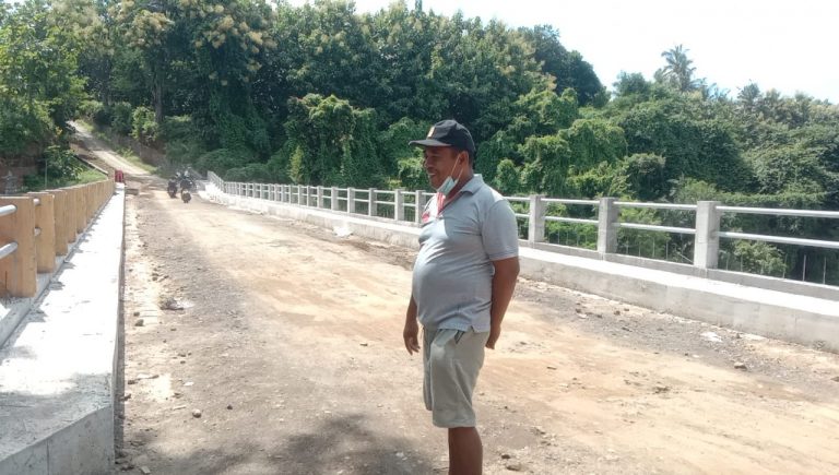 Railing Dipasang Jembatan Penglatan Makin “Cantik” - Nuansa Giri 91.20 FM