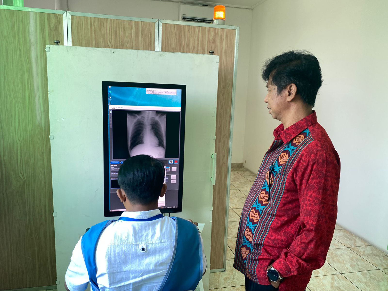 RADIOGRAFI X-RAY DDR Dioperasikan Secara Perdana Di Undiksha - Nuansa ...